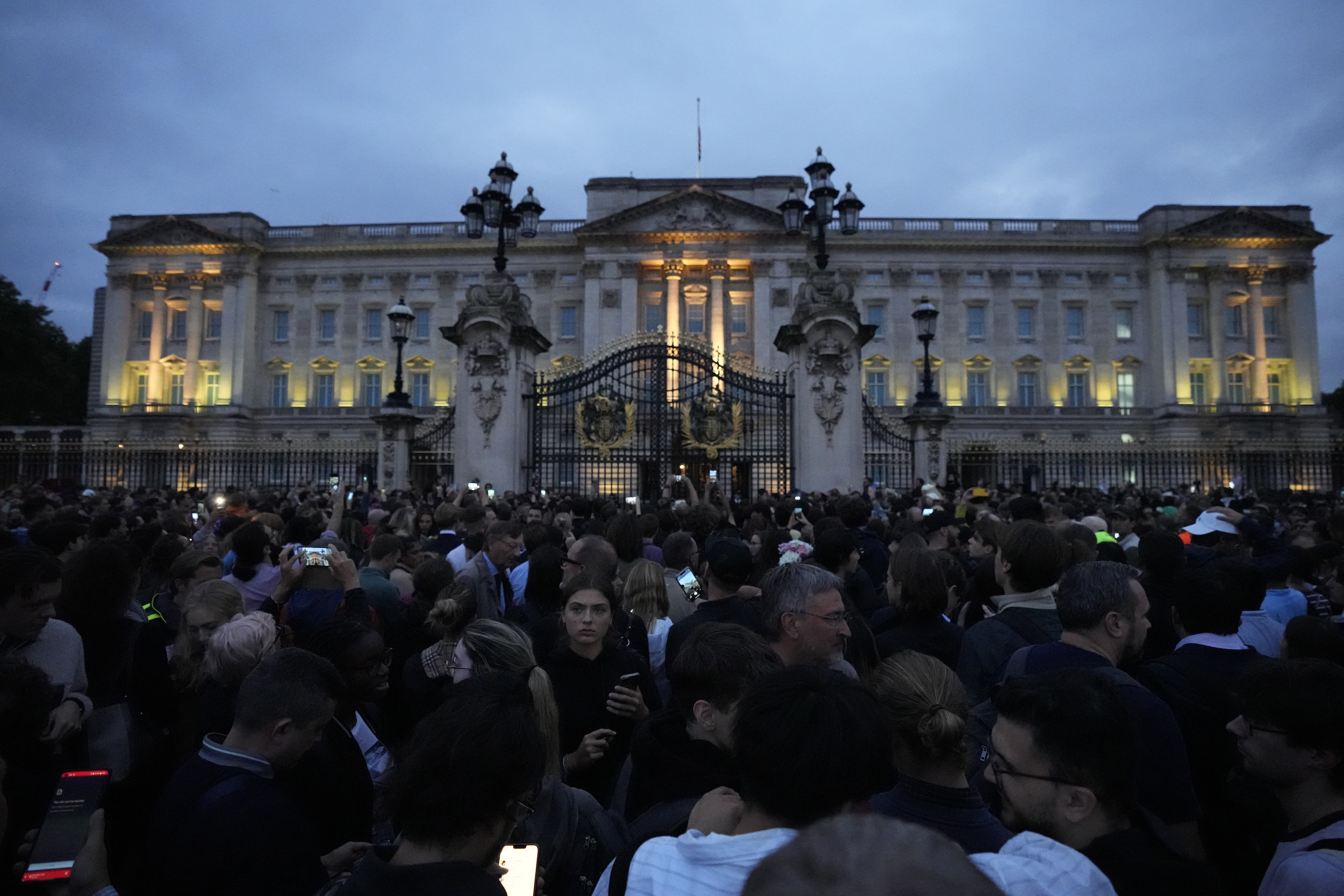 AP style tips for covering the British royal family - Poynter