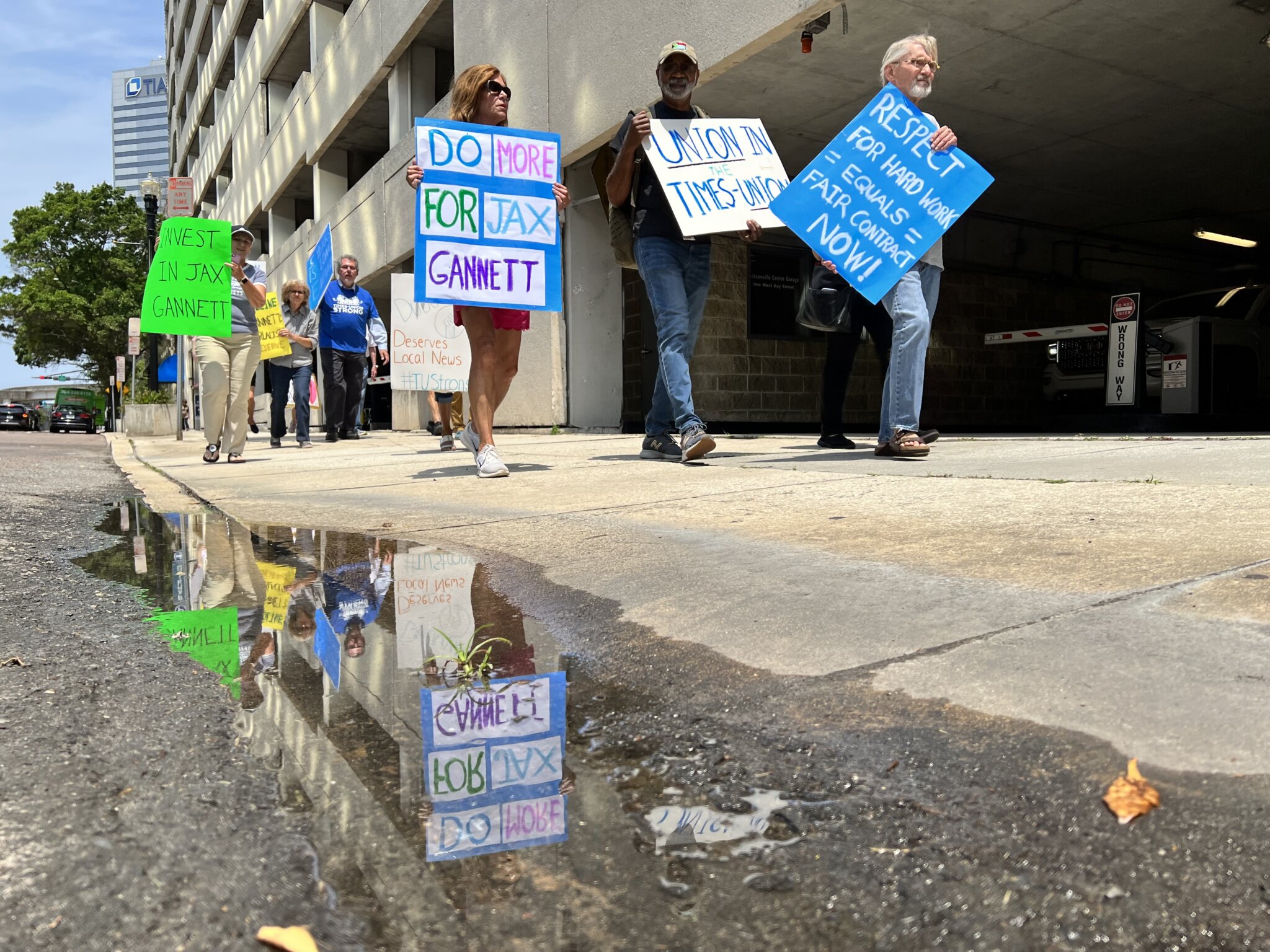 Hundreds of Gannett journalists strike in protest of working conditions ...